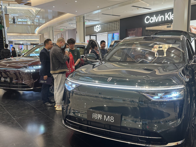 35w的奔驰glc和问界M8怎么选？_什么值得买